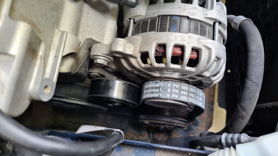 Замена поликлинового ремня — Volkswagen Polo Sedan, 1,6 л, 2016 года ...