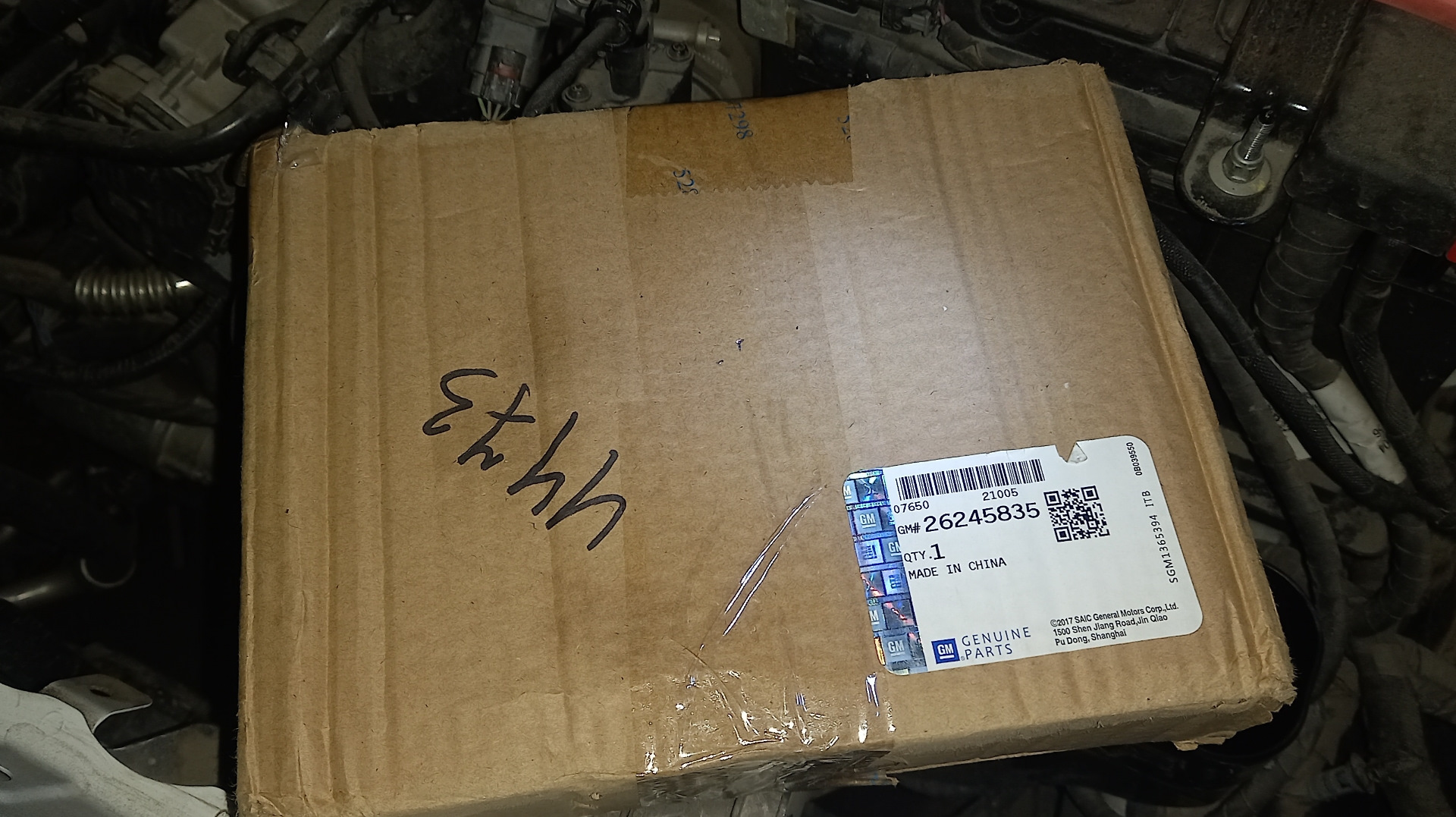 Замена воздушного фильтра — Chevrolet Tracker (2019), 1 л, 2021 года ...