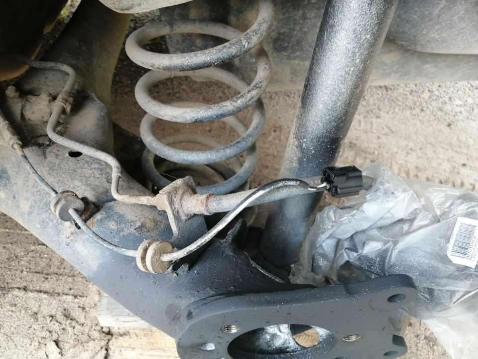 Замена задних ступиц, пыльников и восстановление разъёмов АБС. — Toyota ...