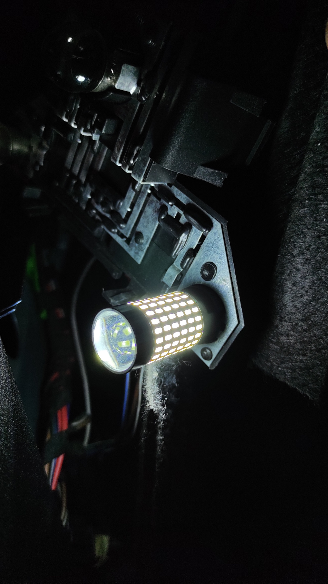 Led лампочка в задний ход — Volkswagen Golf Mk4, 1,6 л, 2003 года ...