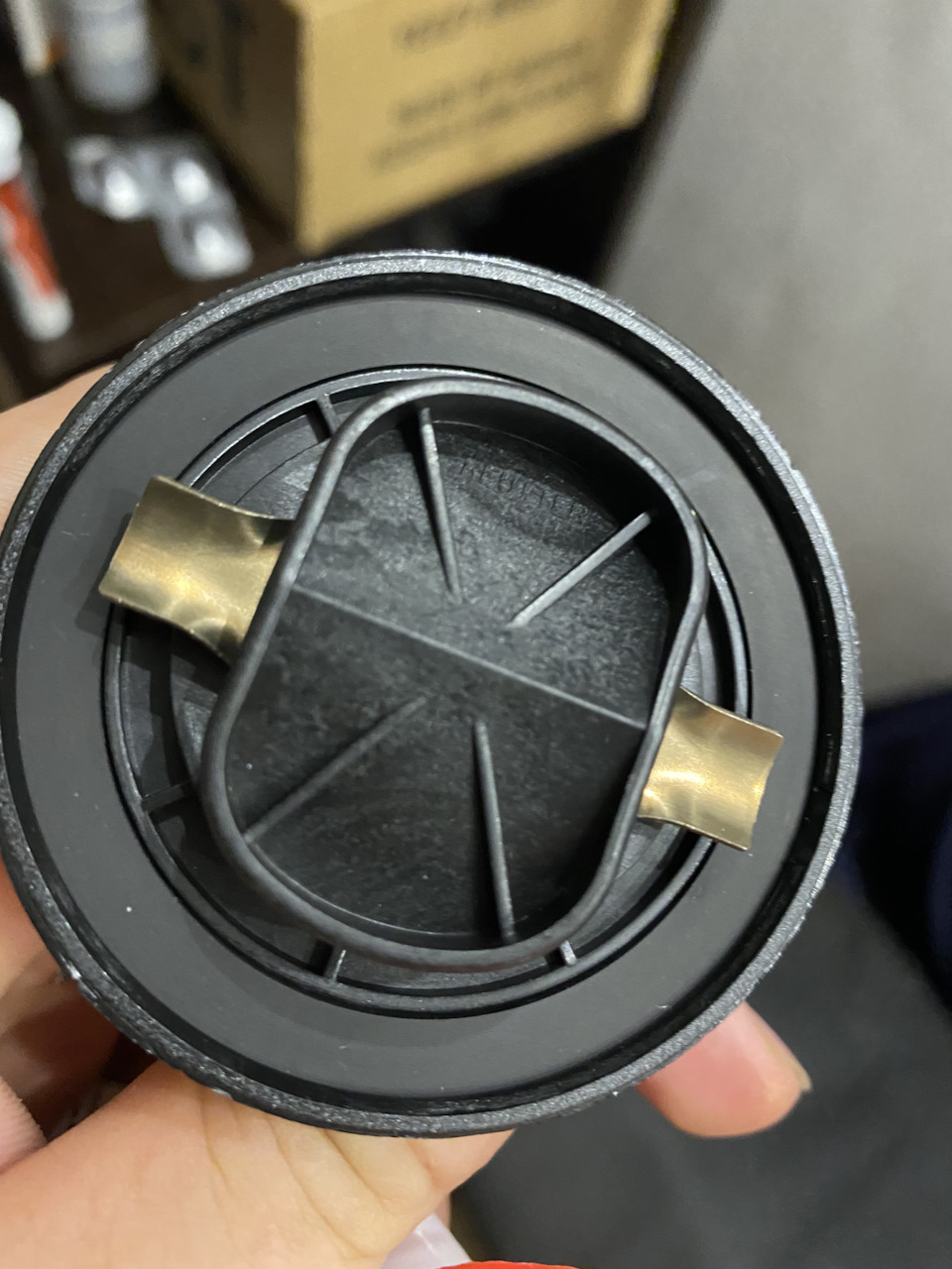 Маслозаливная крышка 🕳 — Mercedes-Benz 190 (W201), 2 л, 1991 года ...