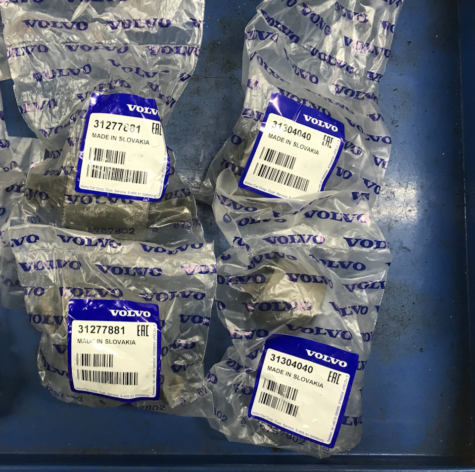 Замена сайлентблоков передней подвески. — Volvo XC90 (1G), 4,4 л, 2008 ...