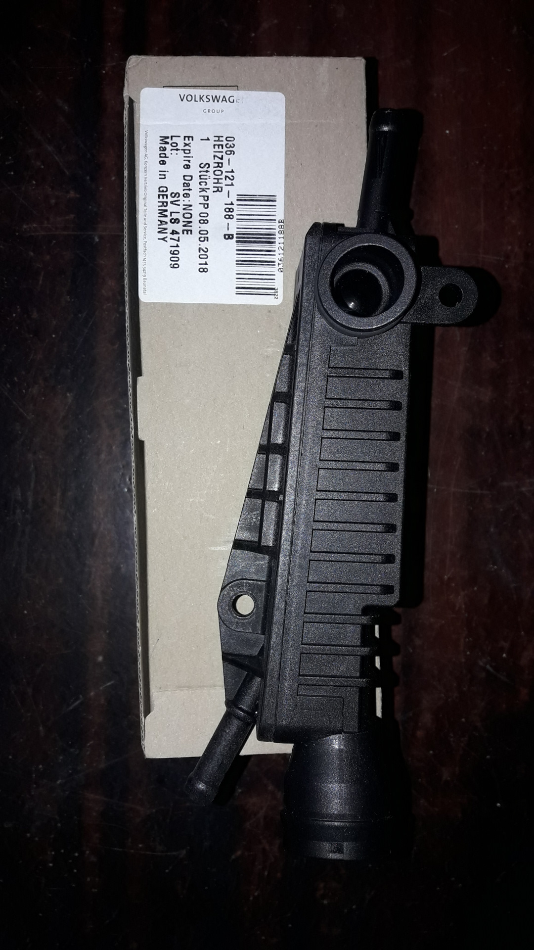 #Патрубок охлаждения картерных газов 036121188B. Замена — Skoda Fabia ...