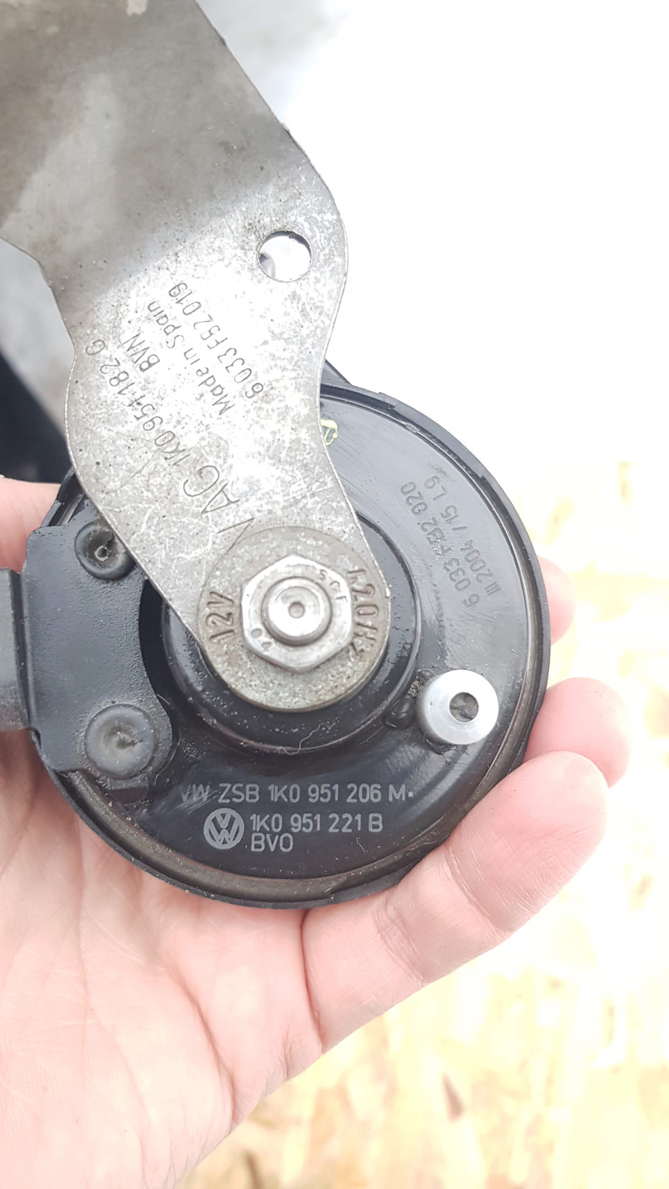 1K0951221B КЛАКСОН НИЗКИЙ ТОН / VW GOLF V, PLUS, CADDY, TOURAN, JETTA ...