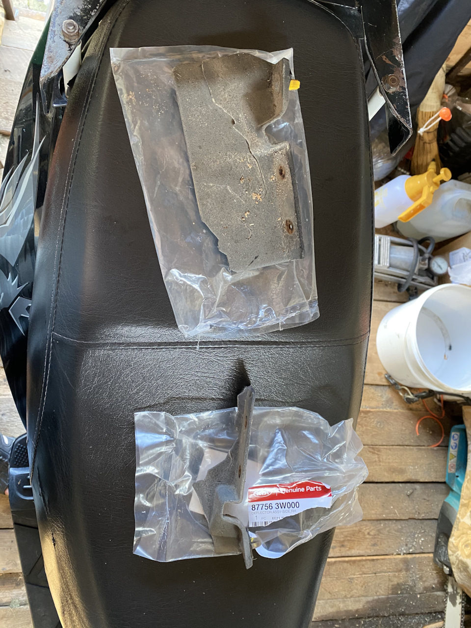 Заменил обломанные брызговички — KIA Sportage (3G), 2 л, 2013 года ...