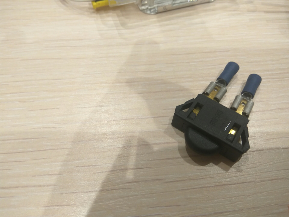 7700816818 Выключатель освещения RENAULT | Запчасти на DRIVE2