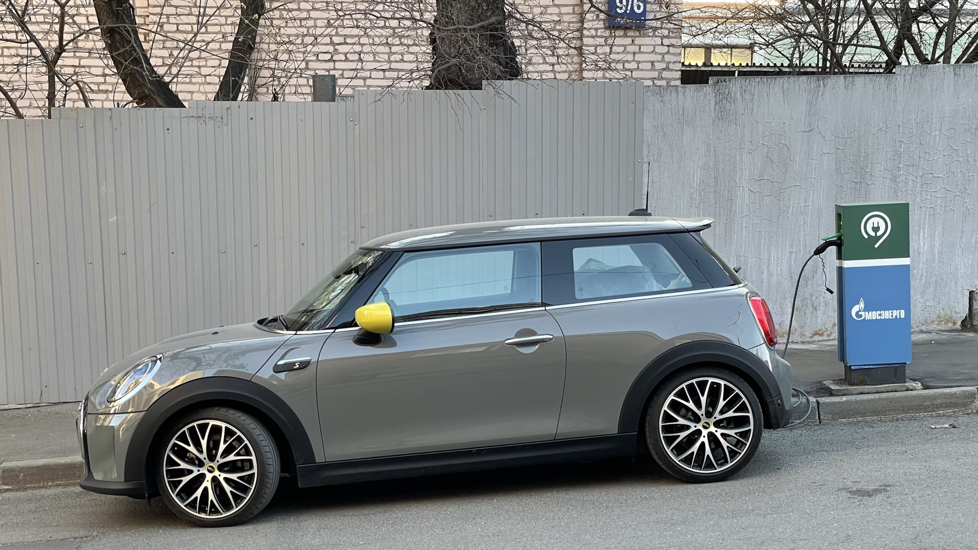 Колёса на лето: 18" Cross Spoke 506 — MINI Cooper SE, 2021 года ...