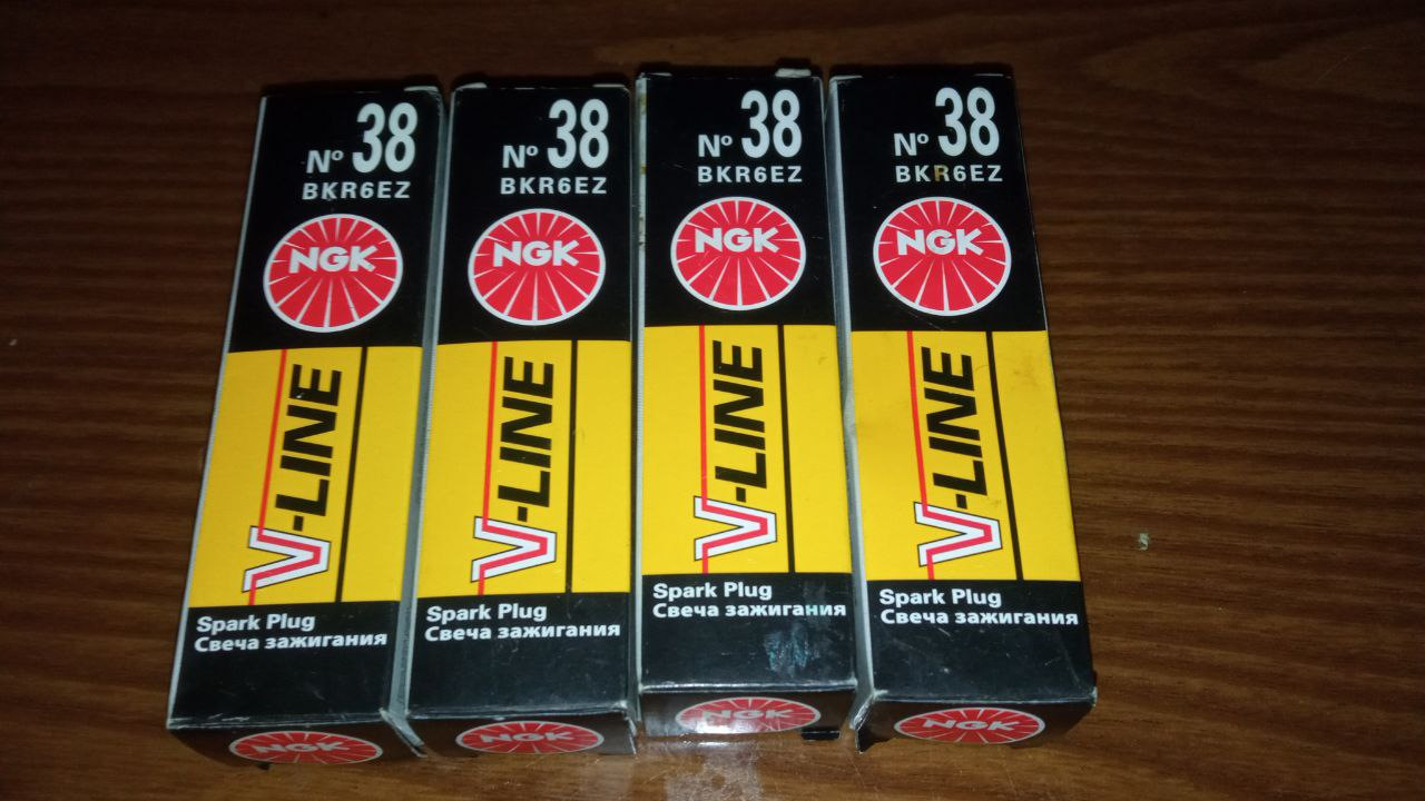 Замена свечей зажигания — Renault Megane III, 1,6 л, 2011 года ...