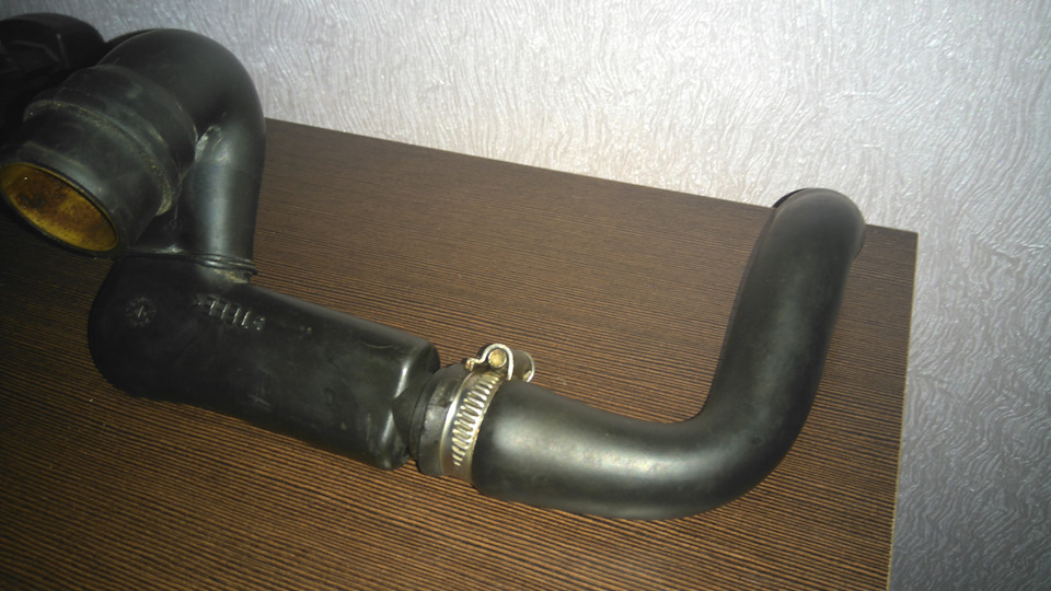 058103213 ПАТРУБОК СИСТЕМЫ ВЕНТИЛЯЦИИ КАРТЕРА. VAG | Запчасти на DRIVE2