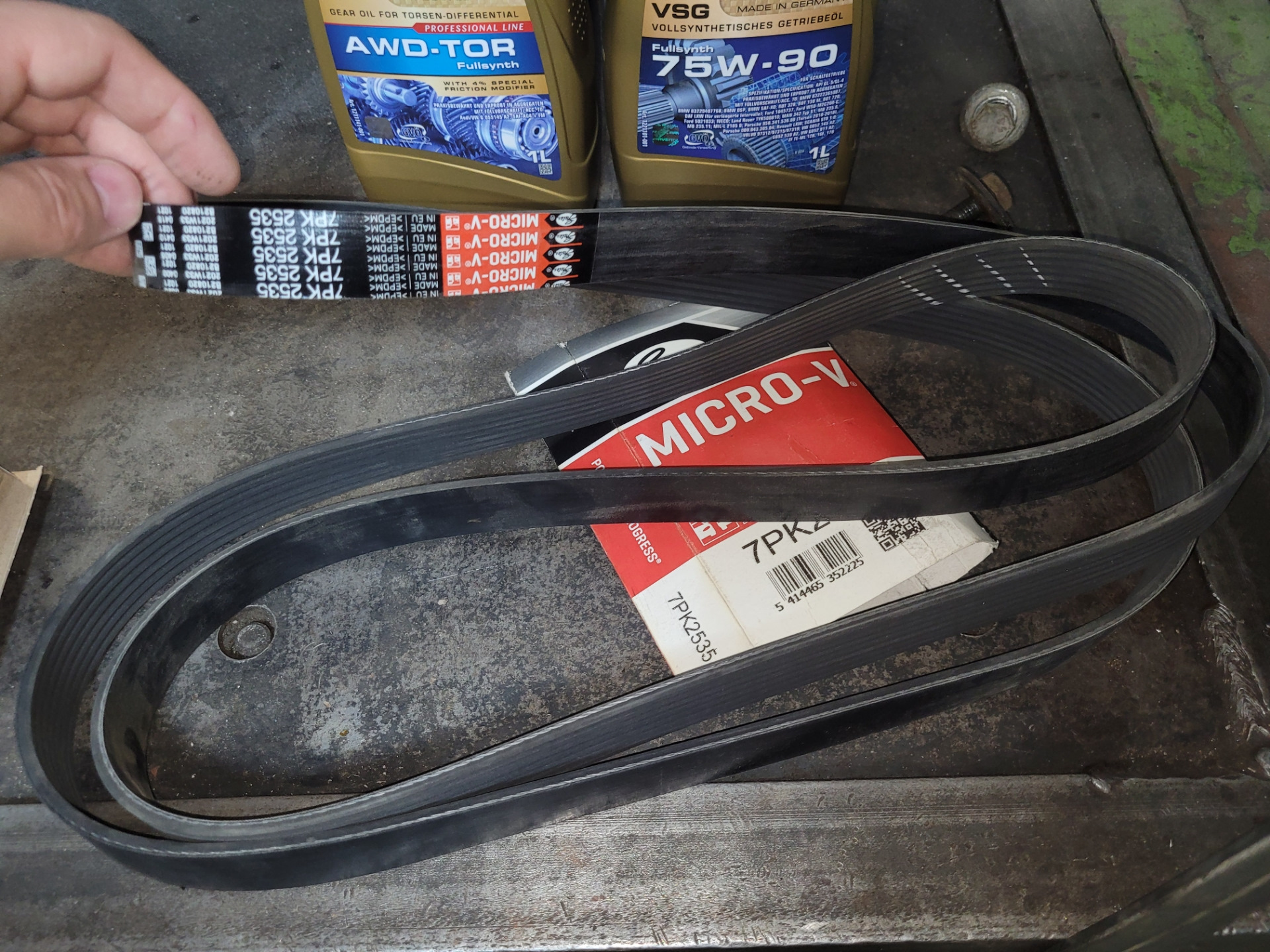 Ремень навесного, жидкость ГУРа, буфер бачка ГУРа — Audi A8 (D3), 4,2 л ...