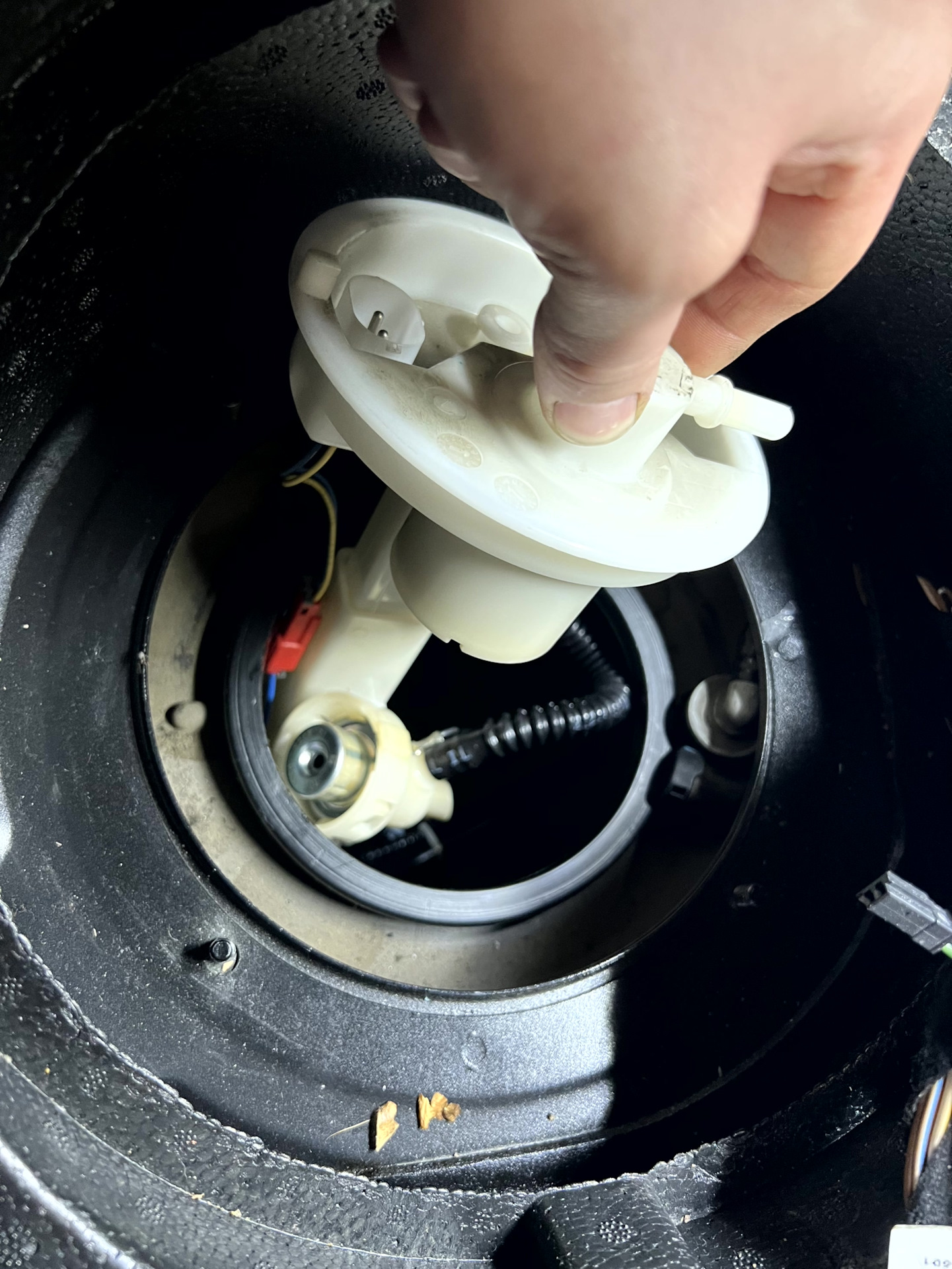 Замена топливного насоса — BMW X5 (E70), 3 л, 2009 года | своими руками ...