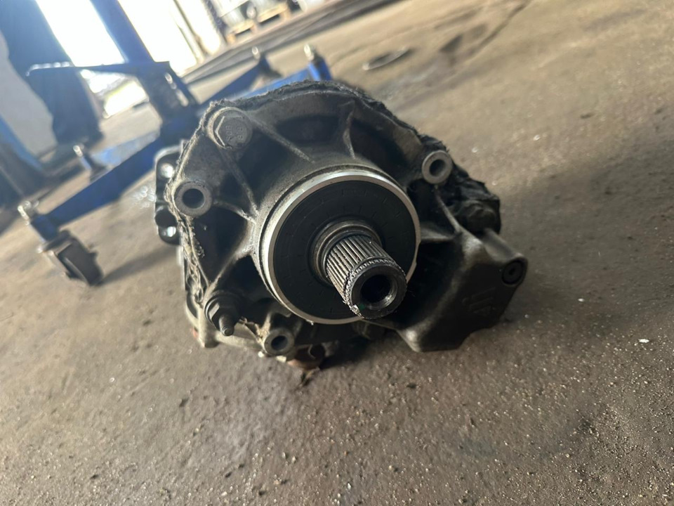 Переуплотнение угловой передачи (раздатка) — Volkswagen Tiguan (2G), 2 ...
