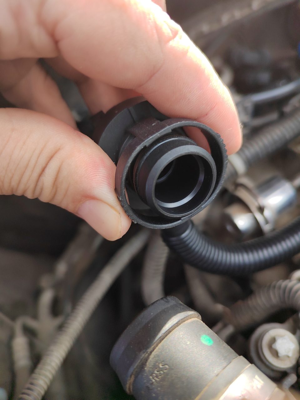 Выявление не исправности углового клапана трубки вкг Опель Астра и ее ...