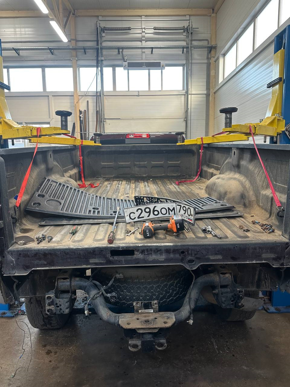 замерил точки крепления на раме — Dodge Ram, 6,7 л, 2012 года ...