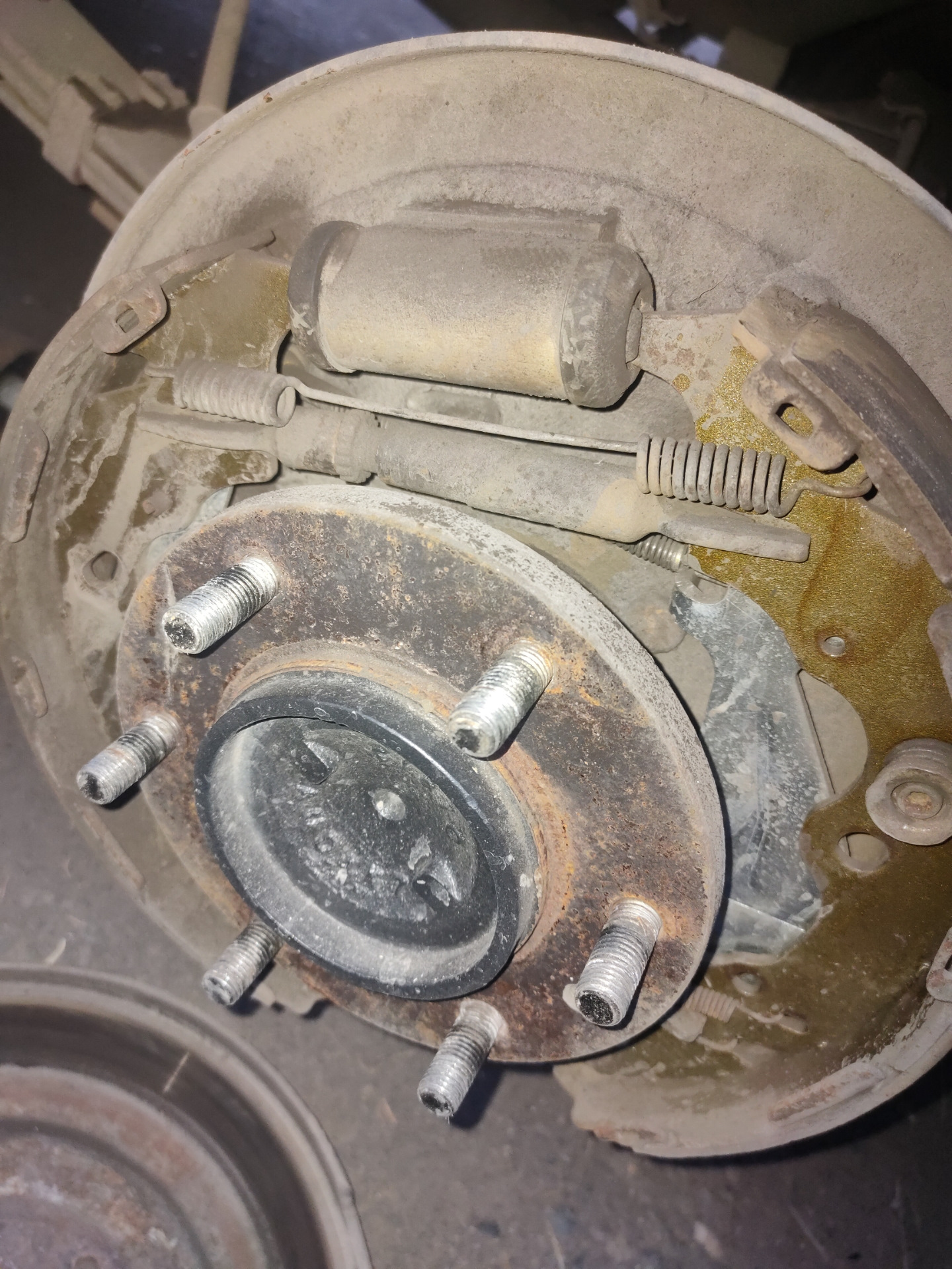 Ремонт задних тормозов Hyundai grand starex — Hyundai Grand Starex, 2,4 ...