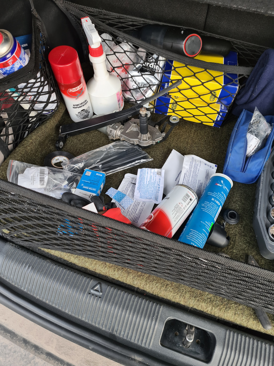 Чистка моторчика заднего стеклоочистителя и установка обратного клапана ...