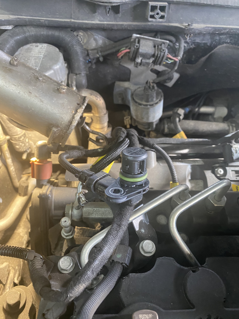 «Потеет» датчик распредвала — Opel Insignia Sports Tourer (1G), 1,6 л ...