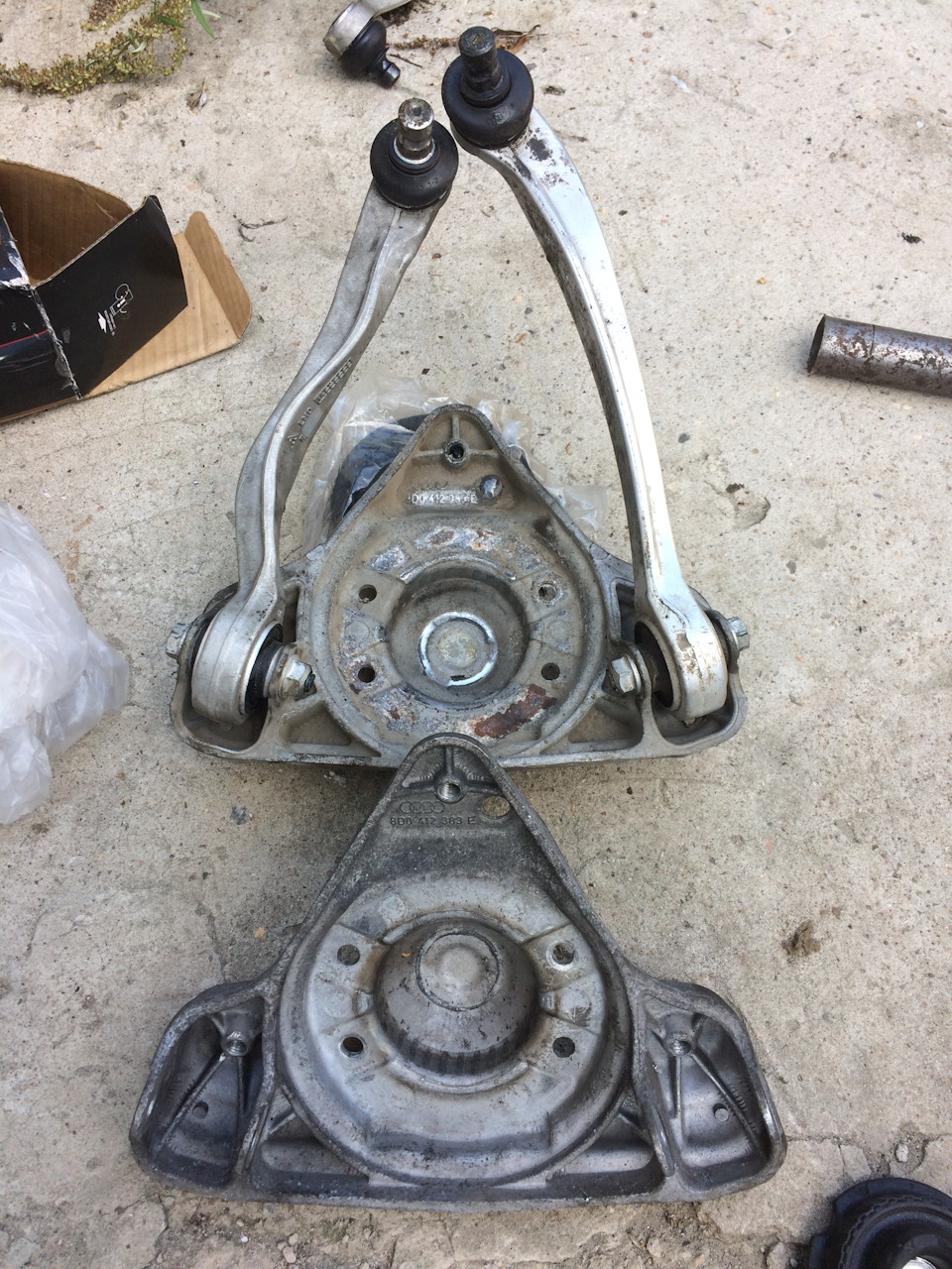 8D0412383E Кронштейн VAG | Запчасти на DRIVE2