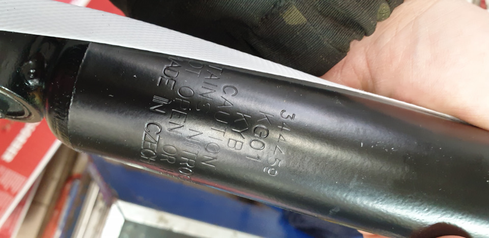 Замена амортизаторов вкруг на KYB — Skoda Yeti, 1,8 л, 2016 года ...