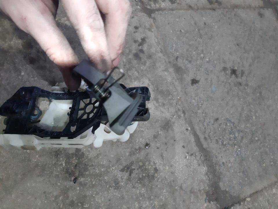 Каркас ручки двери+ ТО — Volkswagen Passat B6, 2 л, 2008 года ...