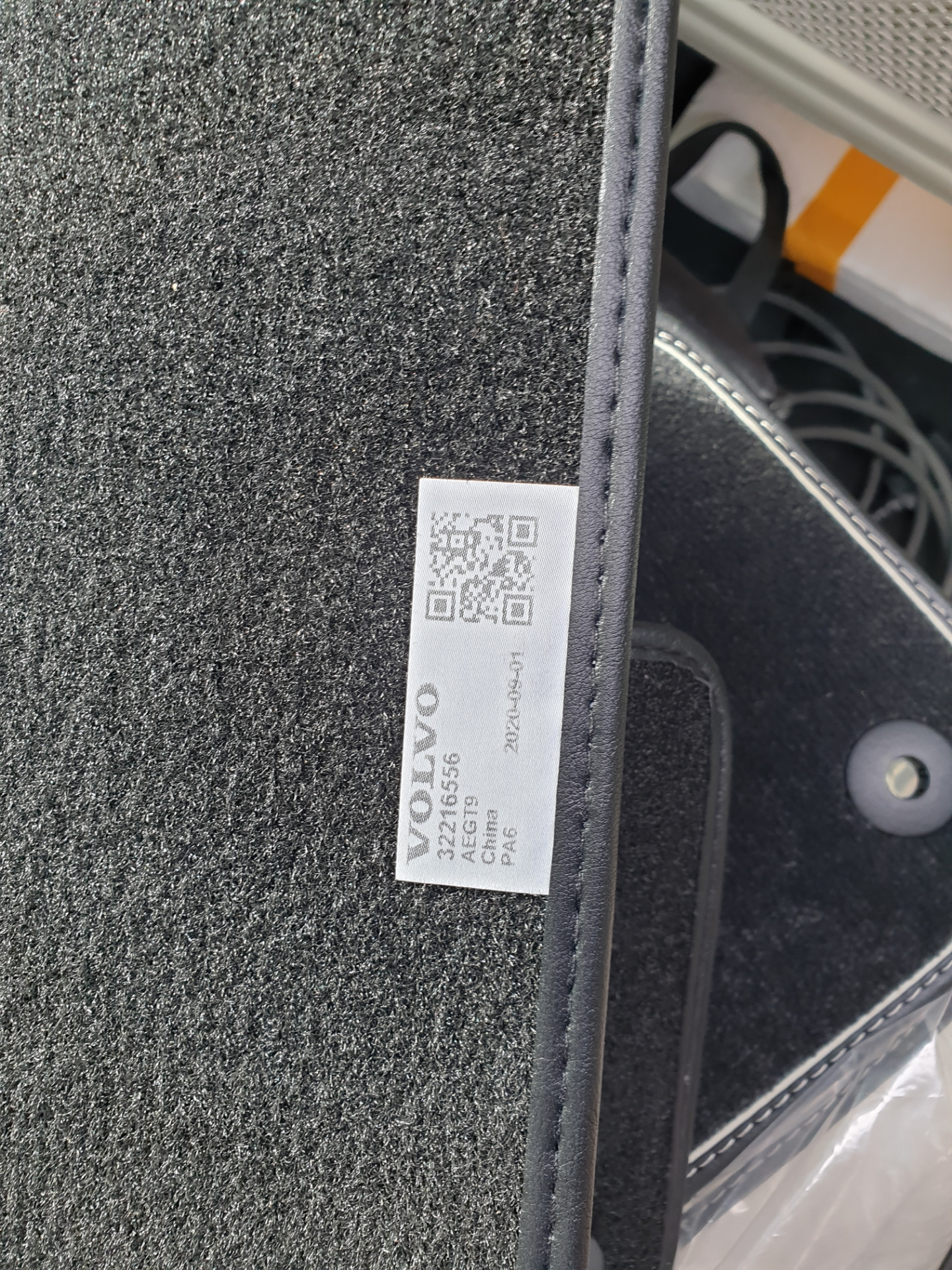 Коврики R-Design — Volvo XC60 (2G), 2 л, 2018 года | аксессуары | DRIVE2