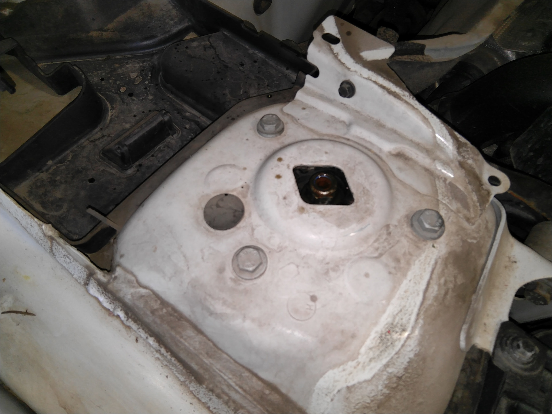 Замена передних амортизаторов — Volvo XC60 (1G), 2,4 л, 2012 года ...