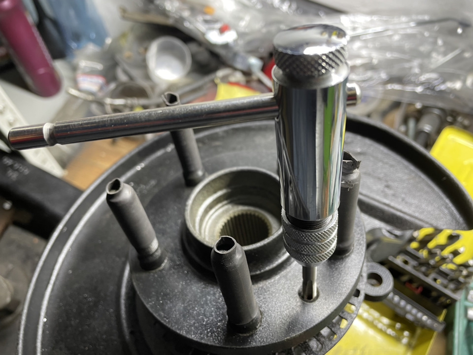 Ремонт передних и задних ступиц — Audi S3 (8L), 1,8 л, 2003 года ...