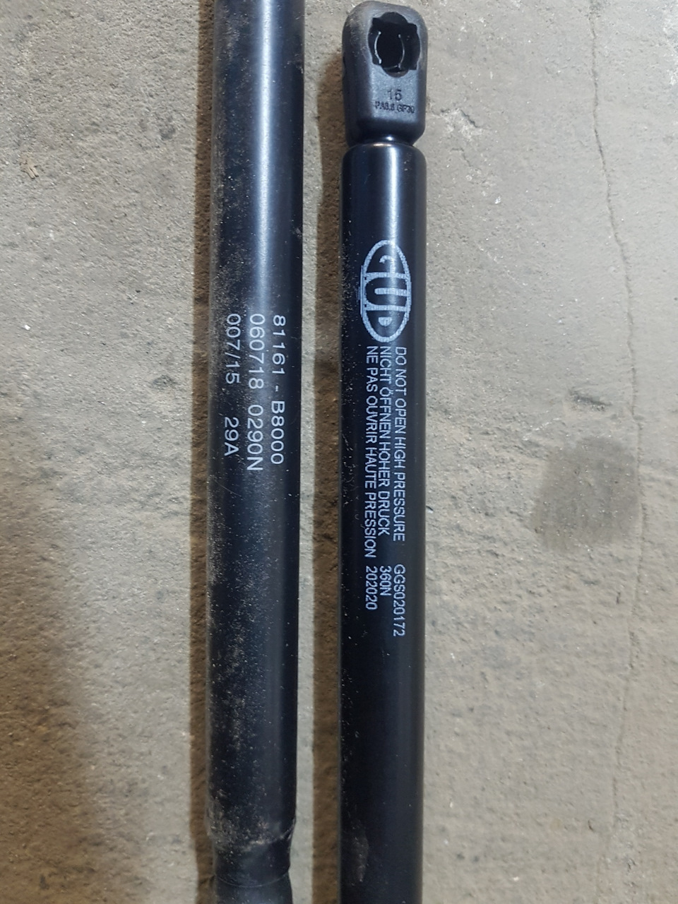 Замена амортизатора крышки капота. — Hyundai Grand Santa Fe, 2,2 л ...