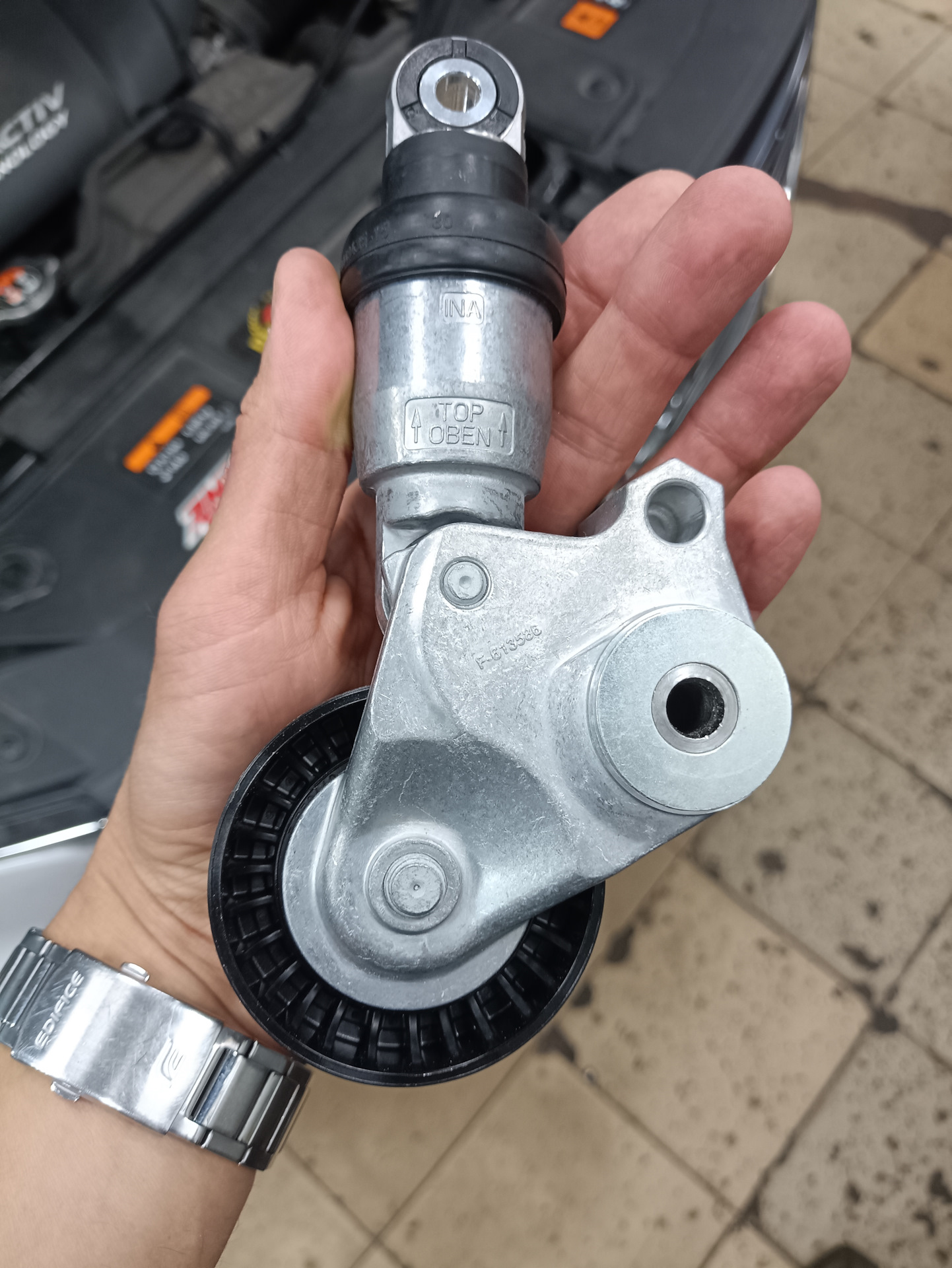 Замена натяжителя ремня и тормозной жидкости — Mazda CX-5 (1G), 2,5 л ...