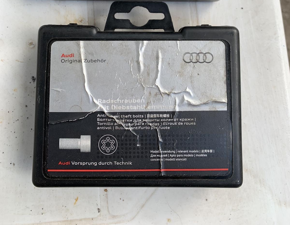 Оригинальные секретки на колёса Audi — Audi A6 (C7), 2 л, 2014 года ...