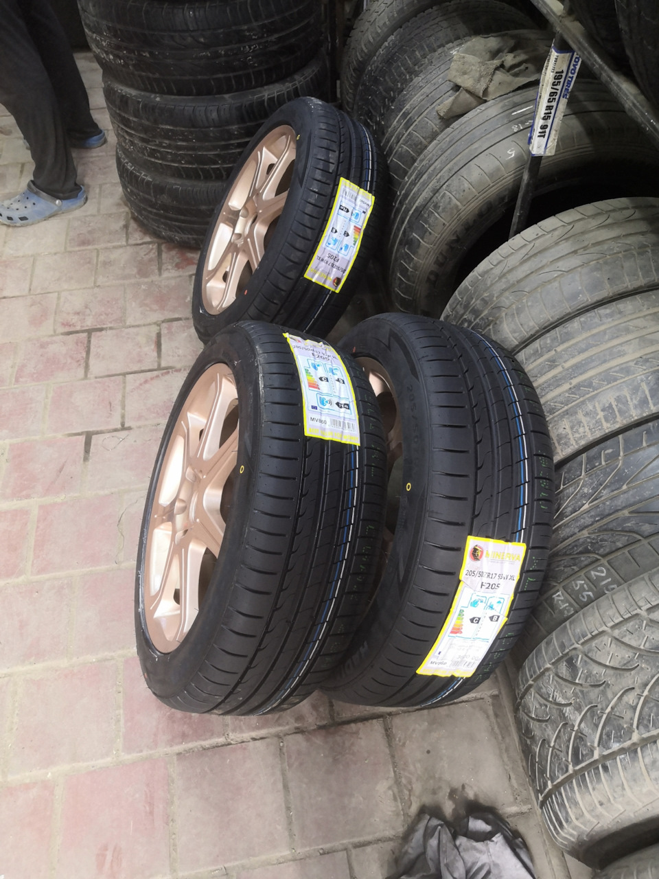 Резина Minerva — Toyota Isis, 1,8 л, 2005 года | шины | DRIVE2