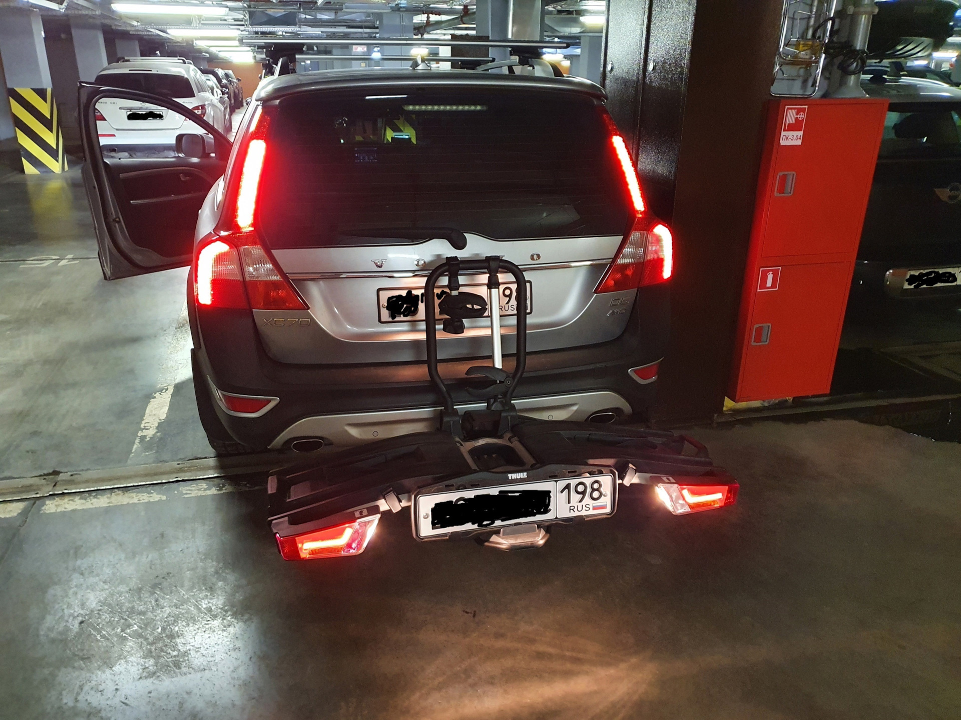 Установка оригинального фаркопа и велобагажник Thule — Volvo XC70 III ...