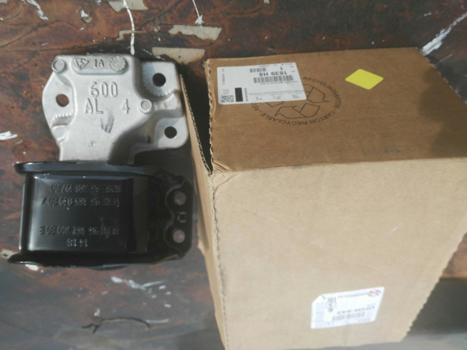 Верхняя опора двигателя — Citroen C4 (1G), 1,6 л, 2007 года | запчасти ...