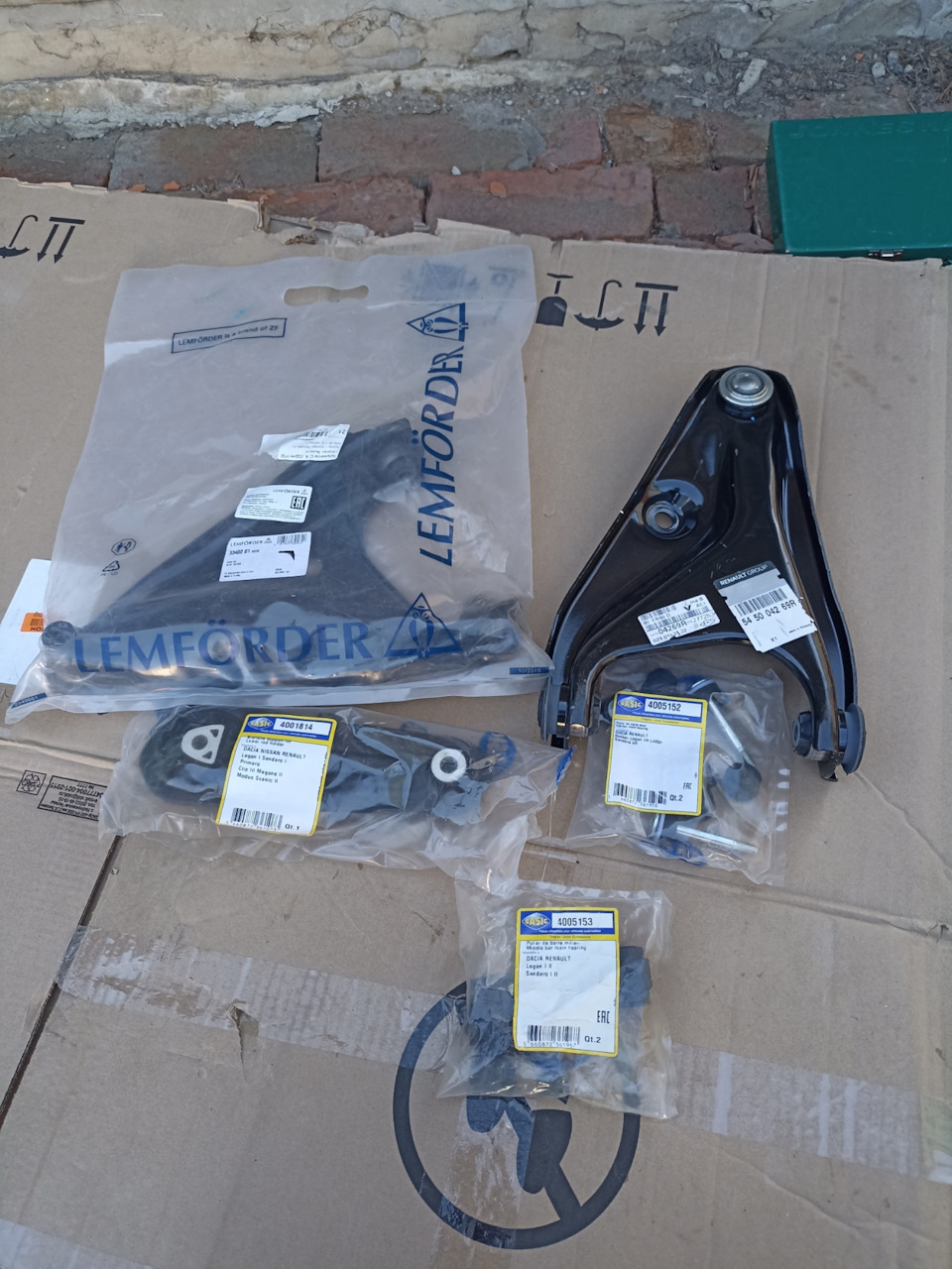 545004269R Рычаг перед подв прав в сб RENAULT | Запчасти на DRIVE2