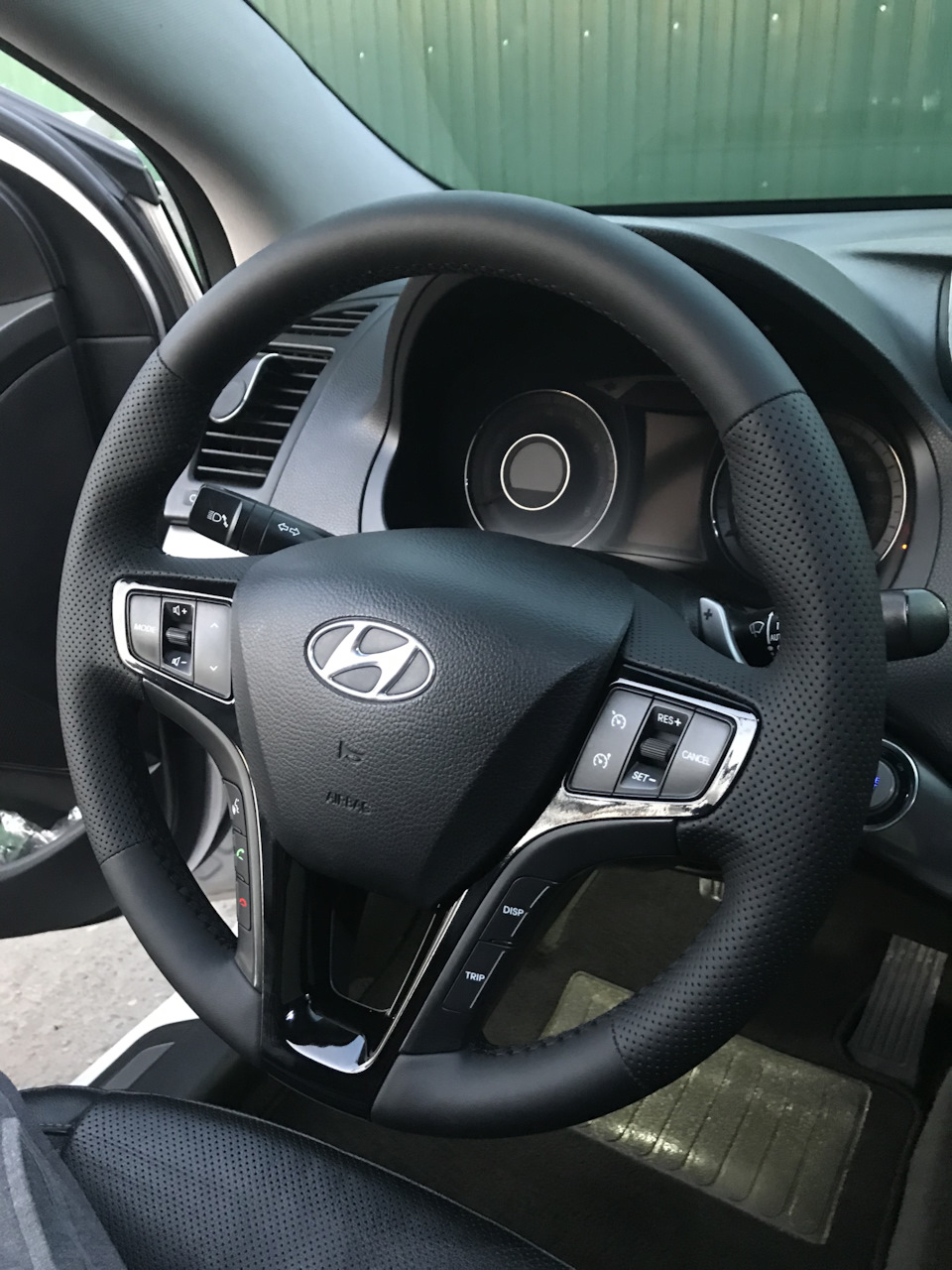 Перетяжка руля — Hyundai i40, 2 л, 2012 года | тюнинг | DRIVE2