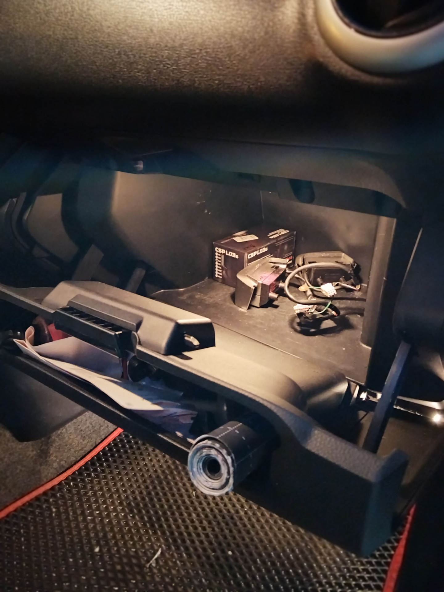 Плафон в бардачок — Nissan Note (1G), 1,6 л, 2013 года | своими руками ...