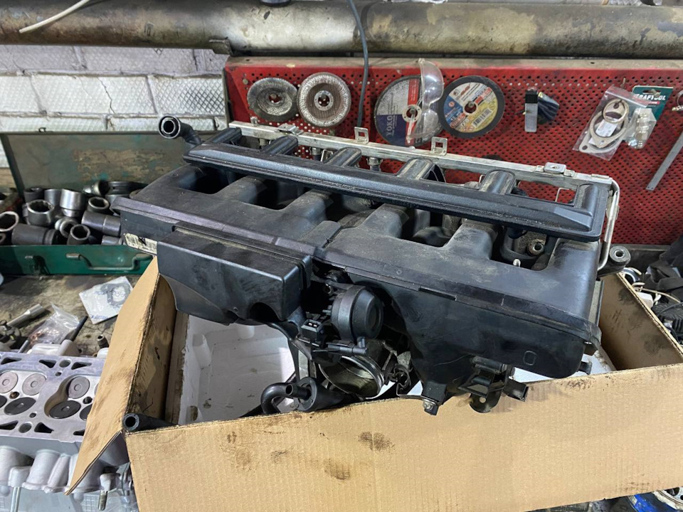 Впсукной коллектор в сборе M54B30 на BMW 3 series (E46), BMW 5 series ...