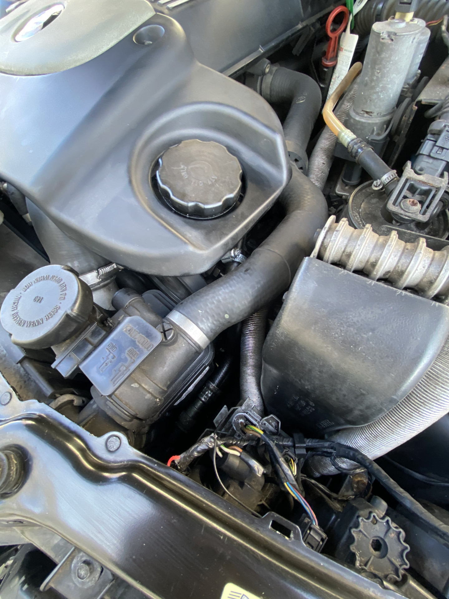 Замена шланга усилителя рулевого управления — BMW 3 series Touring (E46 ...