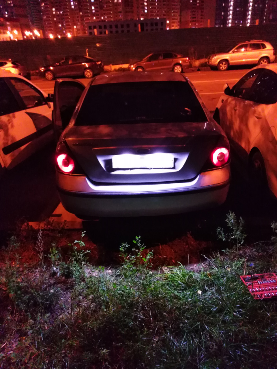 Петли передних дверей — Nissan Almera Classic (B10), 1,6 л, 2006 года ...