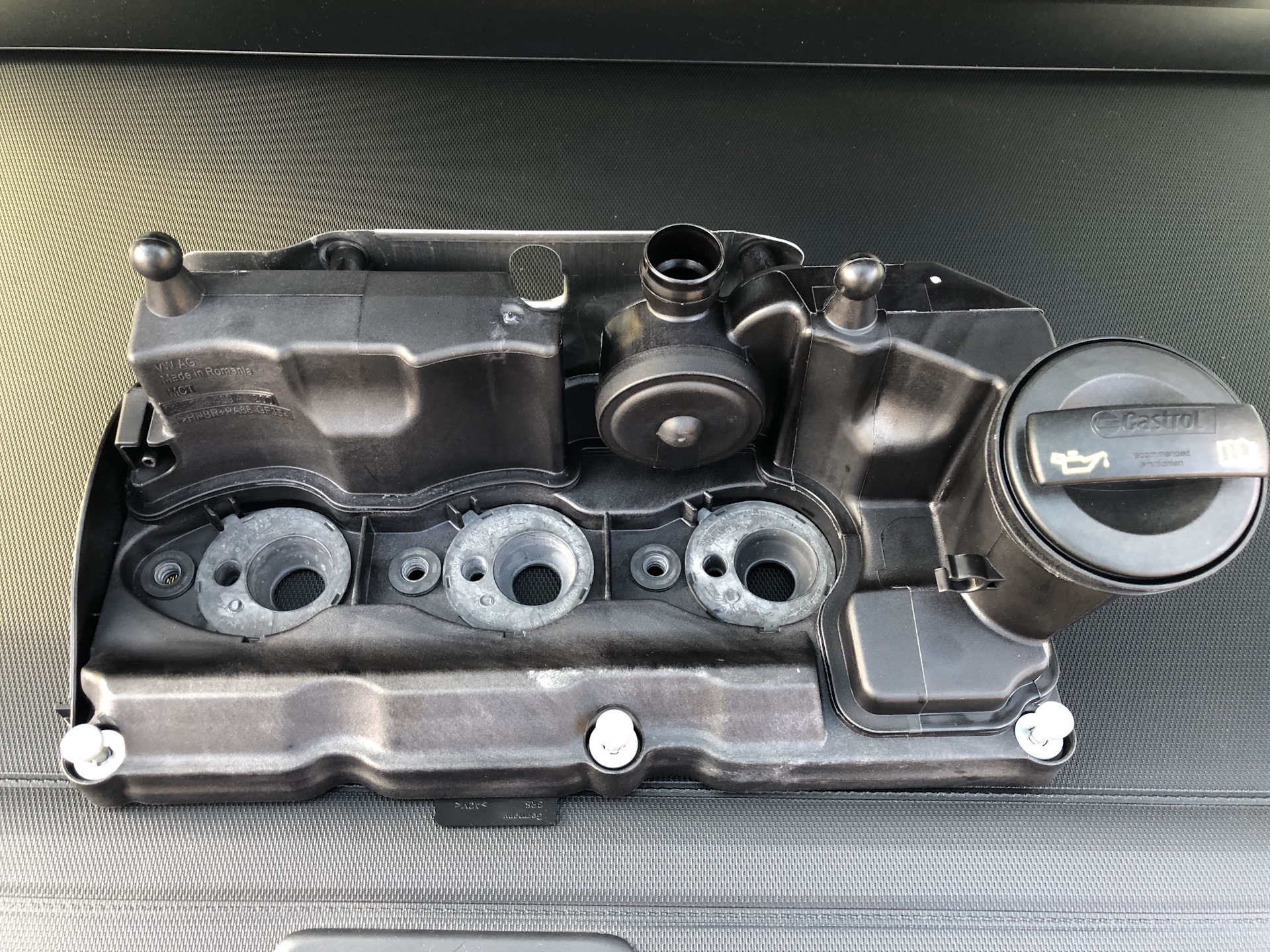 Замена клапанной крышки — Skoda Fabia Combi Mk2, 1,2 л, 2012 года ...