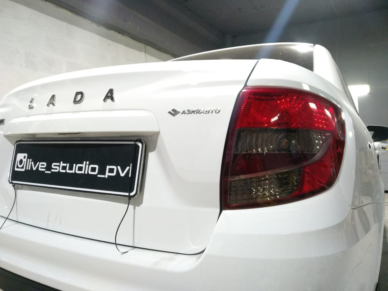 Тонировка фонарей или убираем беляшики))) — Lada Гранта (2G) FL, 1,6 л ...