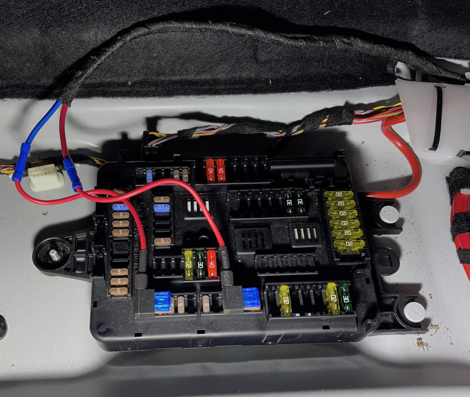 Доп розетки — BMW 1 series (F20), 1,6 л, 2013 года | своими руками | DRIVE2