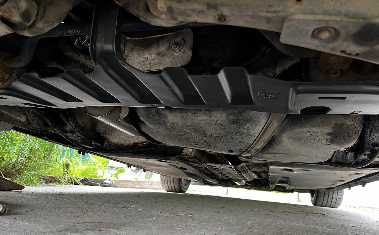 Установка защиты заднего подрамника — Volkswagen Jetta VI, 1,4 л, 2011 ...