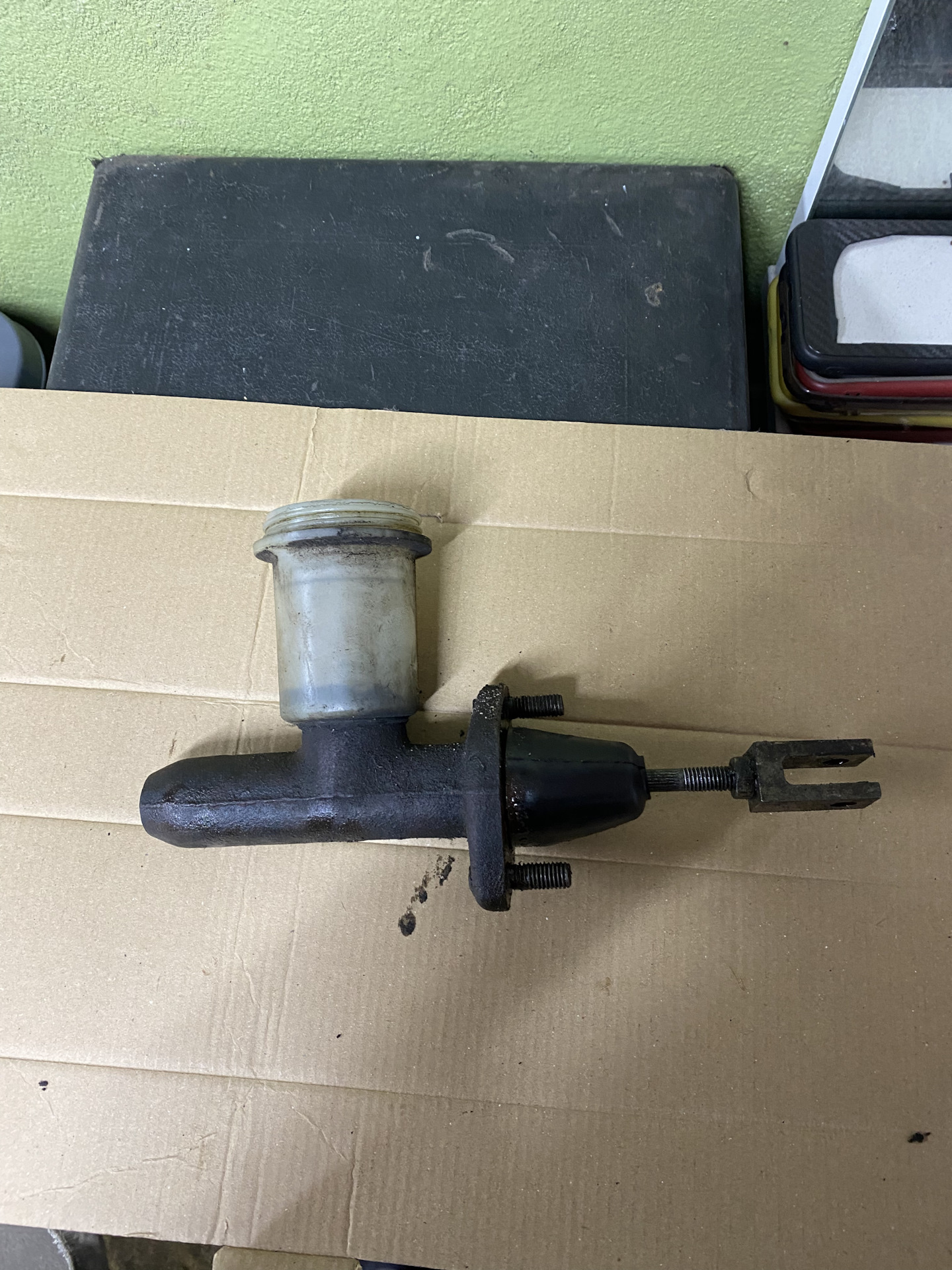 Ремонт главного цилиндра сцепления — ИЖ 21251, 1,5 л, 1994 года ...