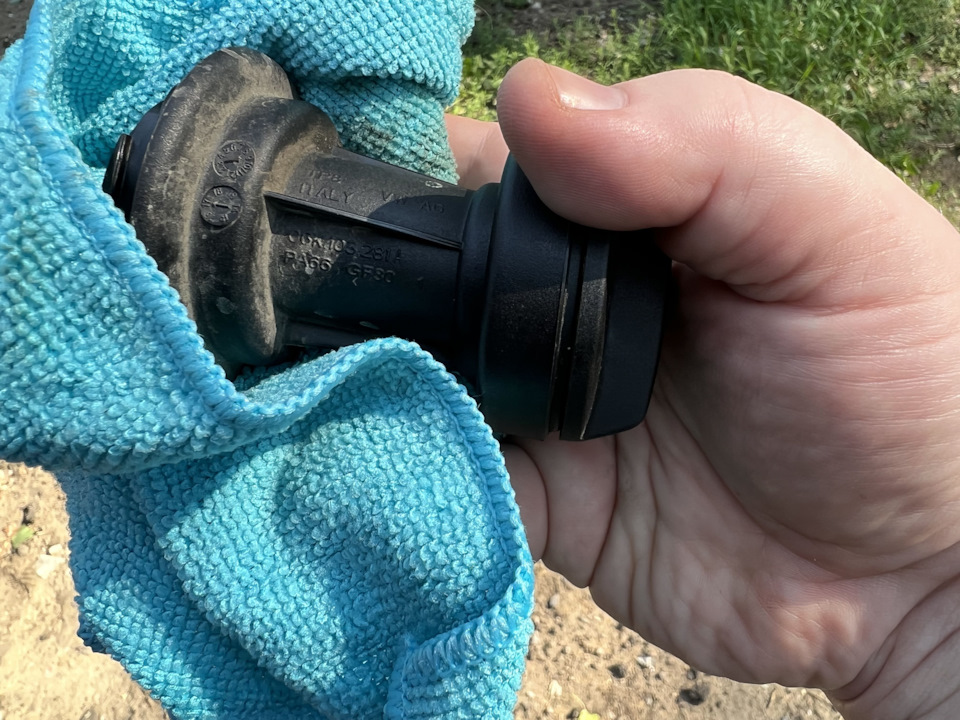 06K103281A Патрубок для заливания масла VAG | Запчасти на DRIVE2