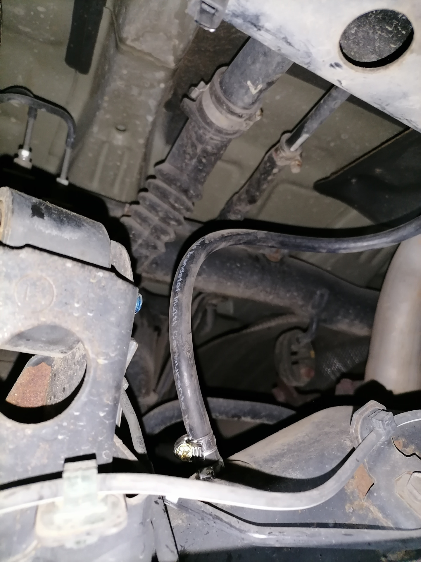 12. ️Сапун заднего моста — Toyota Hilux Surf (4G), 2,7 л, 2008 года ...