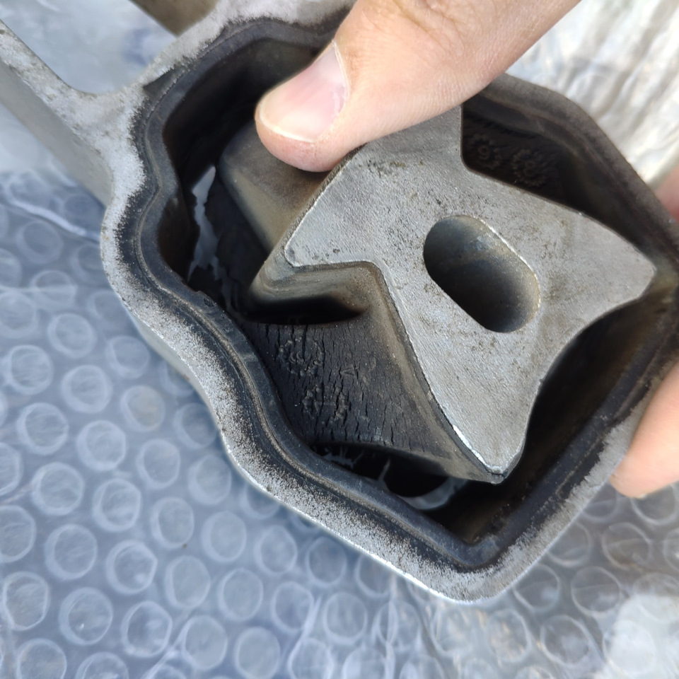 30680474 ПОДУШКА ДВИГАТЕЛЯ ЗАДНЯЯ. Volvo | Запчасти на DRIVE2