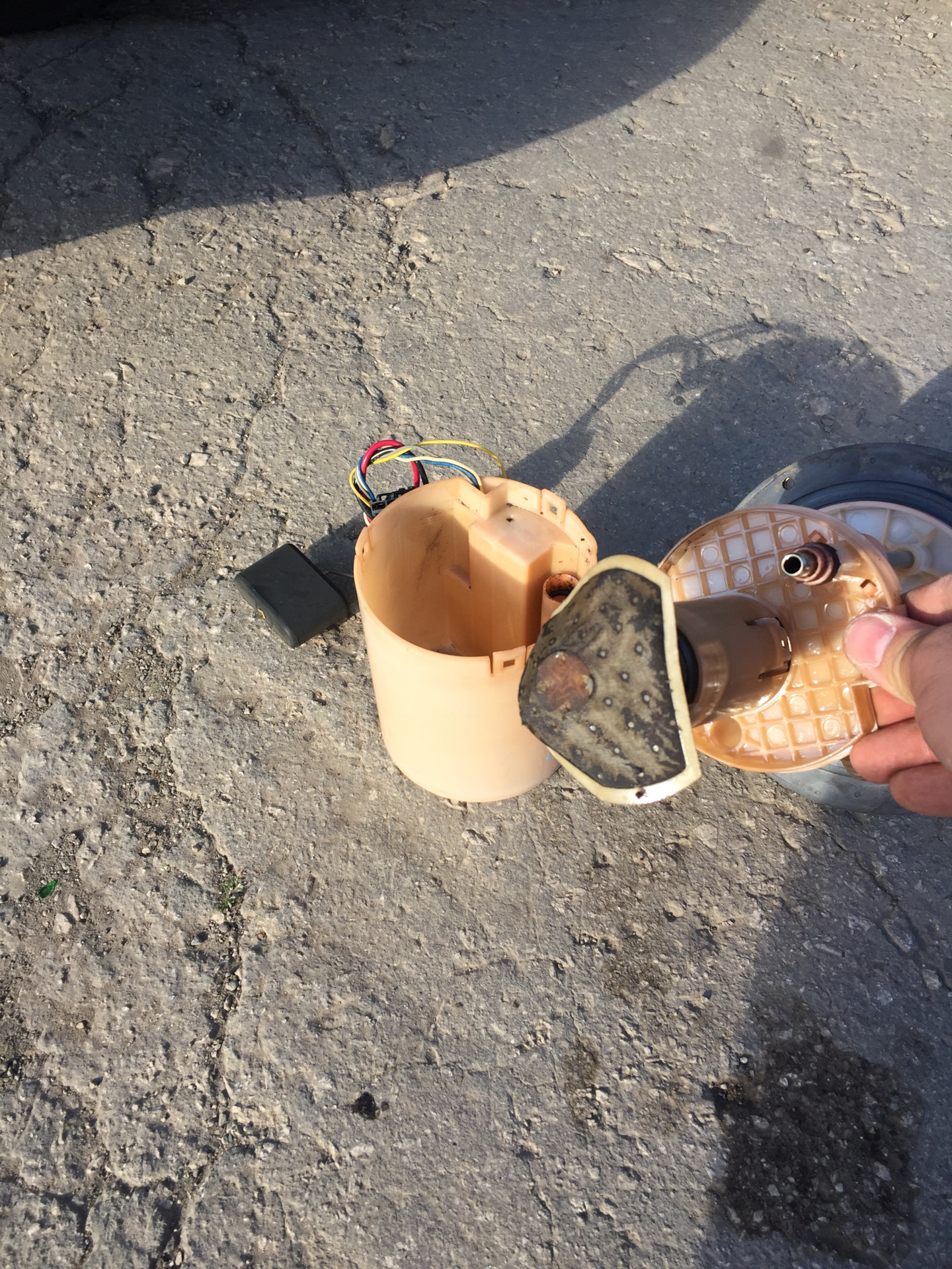 #6 Замена сеточки бензонасоса — Chevrolet Rezzo, 1,6 л, 2006 года ...