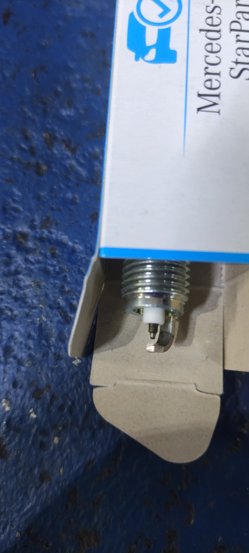 Свечи A2701590600 на M276DE30LA — Mercedes-Benz GLE-Class (W166), 3 л ...