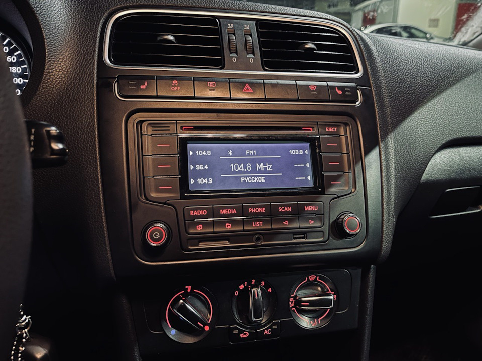 Замена RCD310 на RCD320 — Volkswagen Polo Hatchback Mk5, 1,4 л, 2011 ...